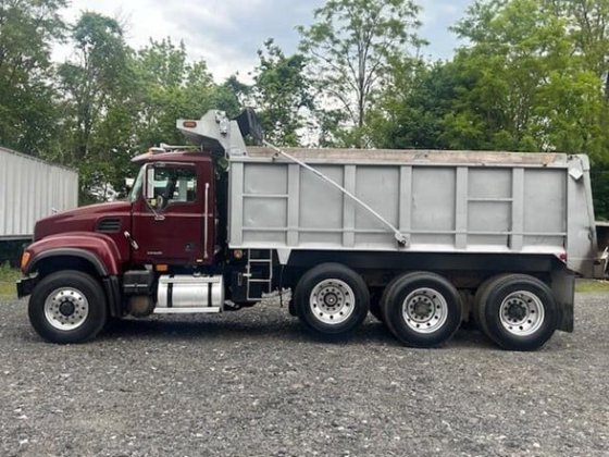 2004 MACK GRANITE CV713 in Coopersburg, PA, USA