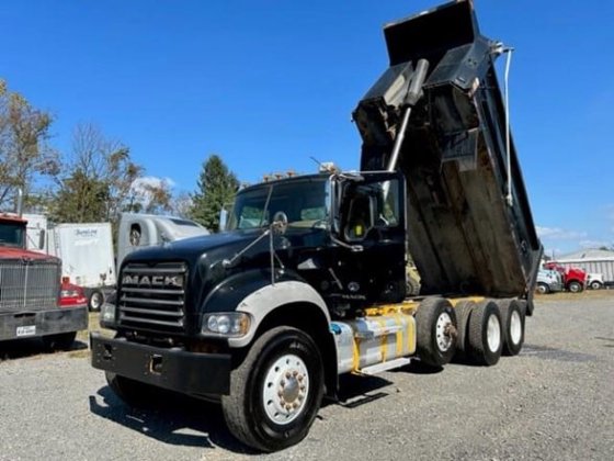2017 MACK GRANITE GU713 in Coopersburg, PA, USA