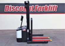 Used Straddle Stacker for sale. Big Joe equipment & more | Machinio