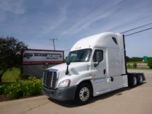 Used Single Axle Sleepers Trucks for sale. Freightliner equipment ...