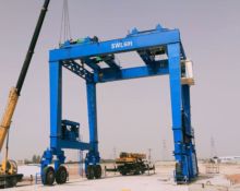 Used Straddle Carriers for sale. Combilift equipment & more | Machinio