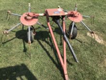 Used Hay tedders for sale. Kuhn, Krone & New Holland | Machinio