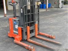 Used Walk Behind Straddle Stackers for sale. Crown equipment & more ...