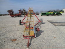 Used Hay Elevator for sale. New Holland equipment & more | Machinio