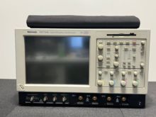 Used Tektronix TDS7704B Digital Sampling Oscilloscope for sale ...