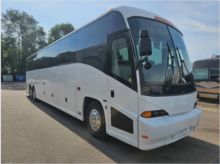 Used Motor Coach Industries J-4500 Coach Bus for sale | Machinio