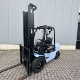 Used Utilev Sit Down Rider Forklifts for sale | Machinio