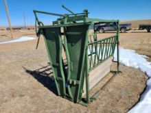Used Livestock Squeeze Chute for sale. Behlen equipment & more | Machinio
