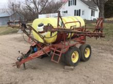 Used 500 Gallon Sprayer Pull Type Sprayers for sale. Demco equipment ...