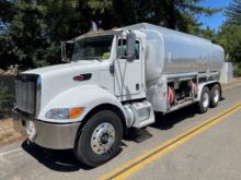 Used 2009 Peterbilt for sale. Peterbilt equipment & more | Machinio