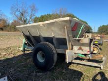 Used Lime Spreader for sale. Kuhn equipment & more | Machinio